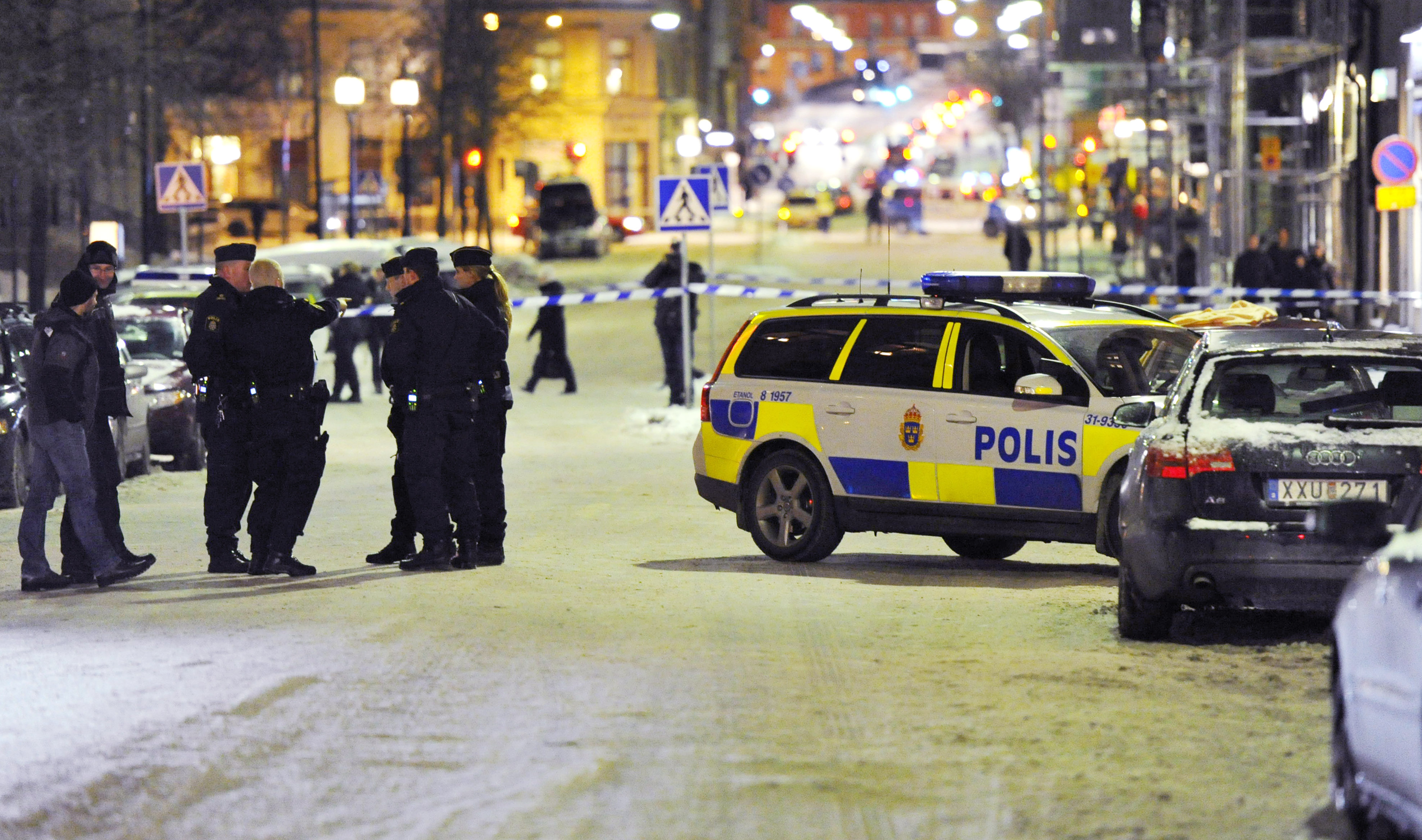 Person skjuten till döds i bil Person skjuten till döds i bil