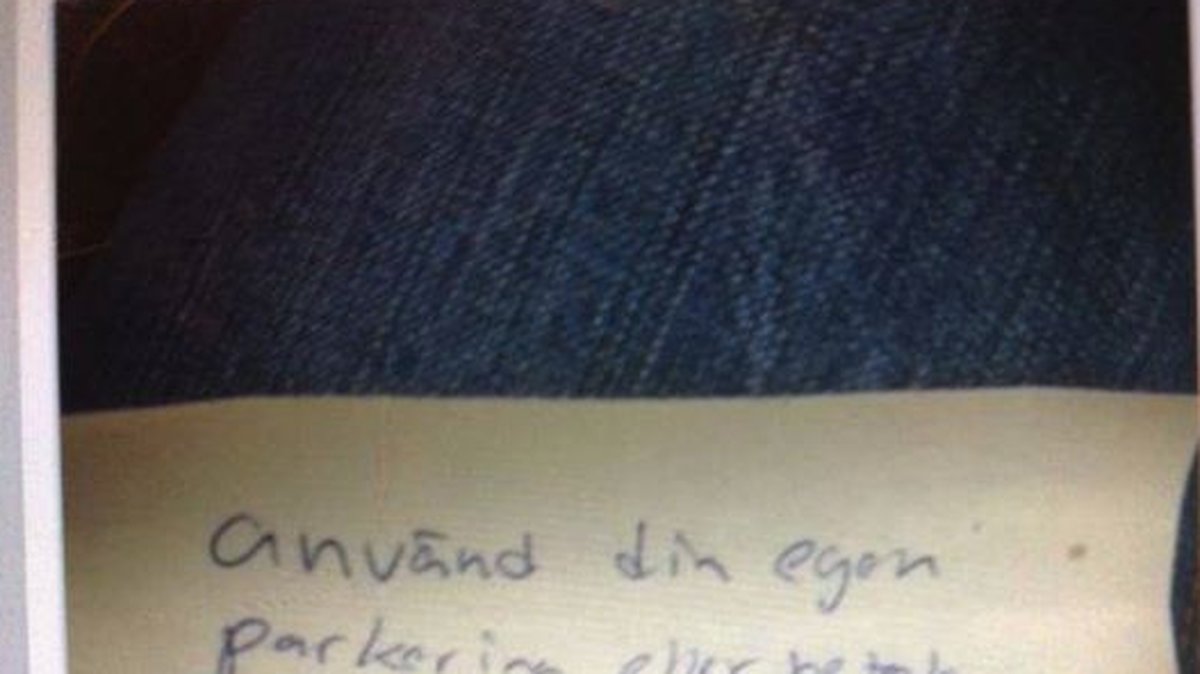 "Snut jävel" fick arg lapp efter lånad parkeringsplats