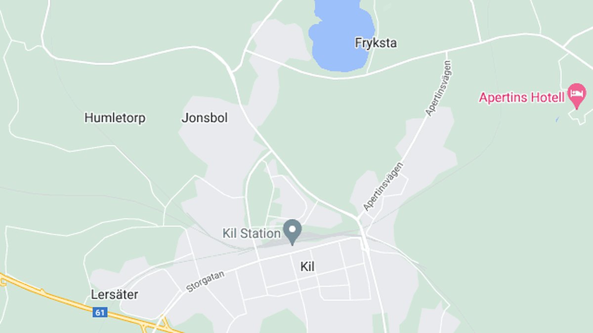 Larm om arbetsplatsolycka – en person har ramlat och skadat huvudet