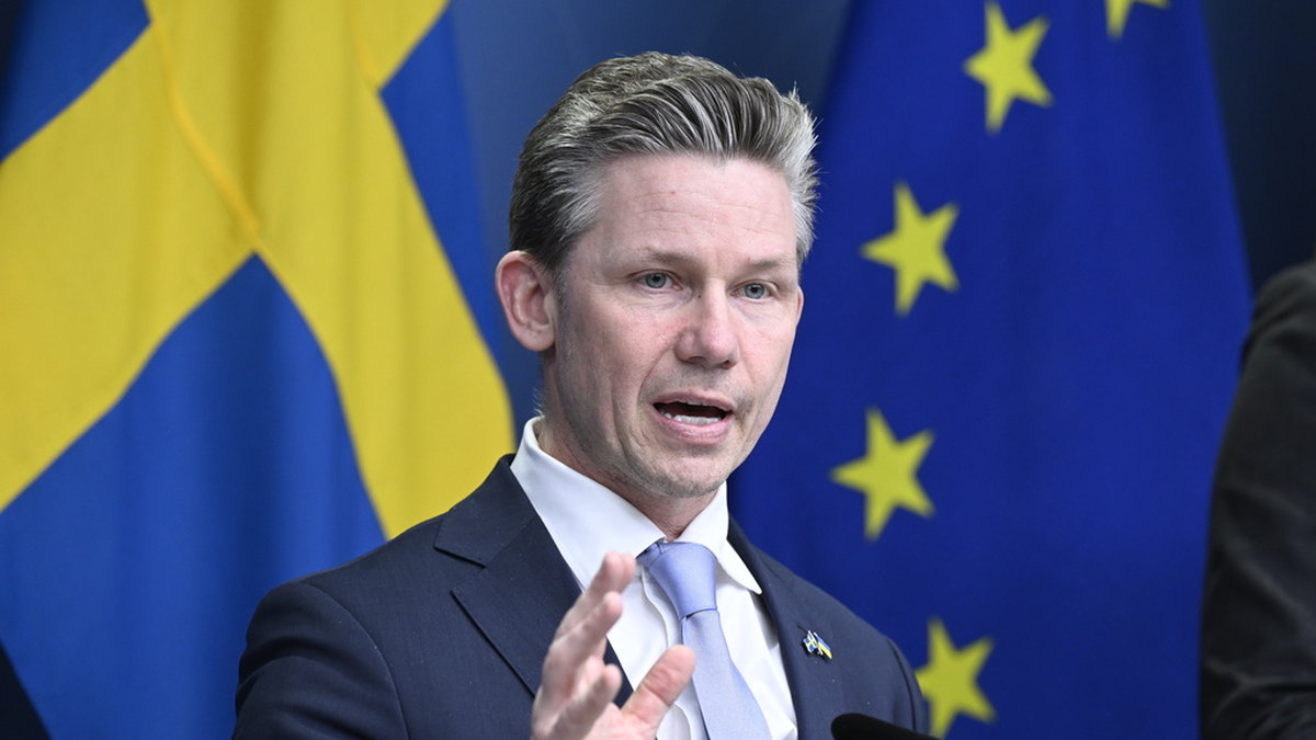 Försvarsministern: Behöver skynda på