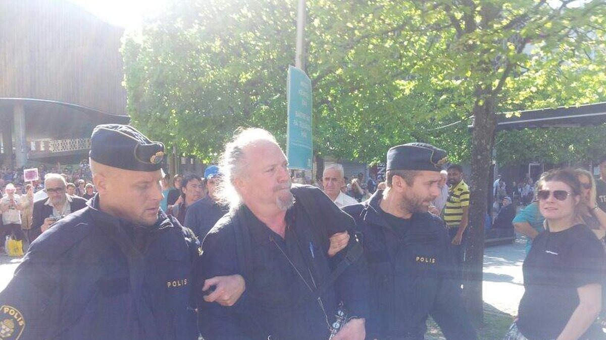 EU–kandidat bortförd under SD:s tal för att han spelade Pippi Långstrump