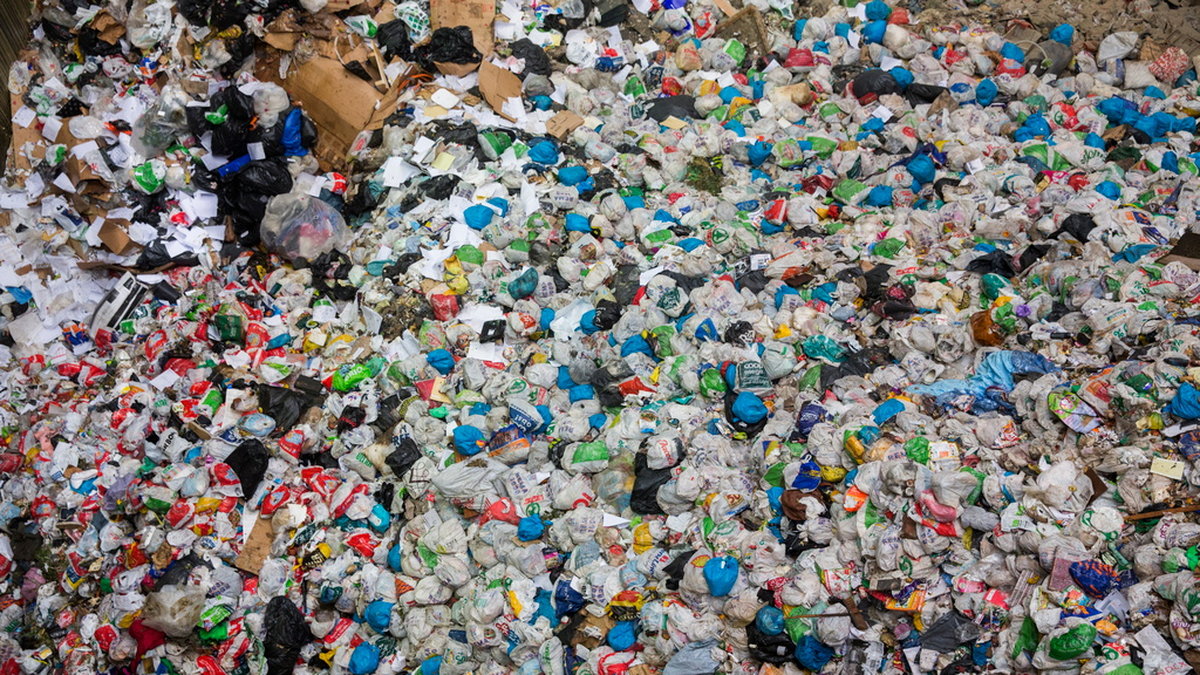 Plastavfall dyrare för fattiga