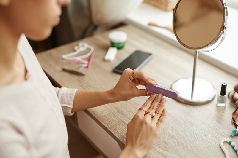 Så fixar du chiffon nails – nageltrenden som kändisarna älskar