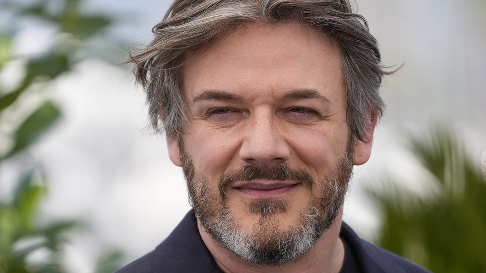 Samuel Theis anklagas för våldtäkt