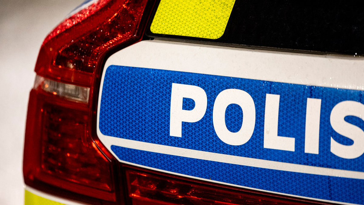 Äldre man död – bil hittad i vattnet