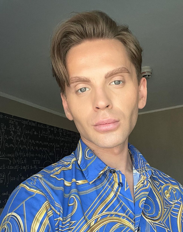 Avsminkad: Så ser dragstjärnan Admira Thunderpussy ut utan smink