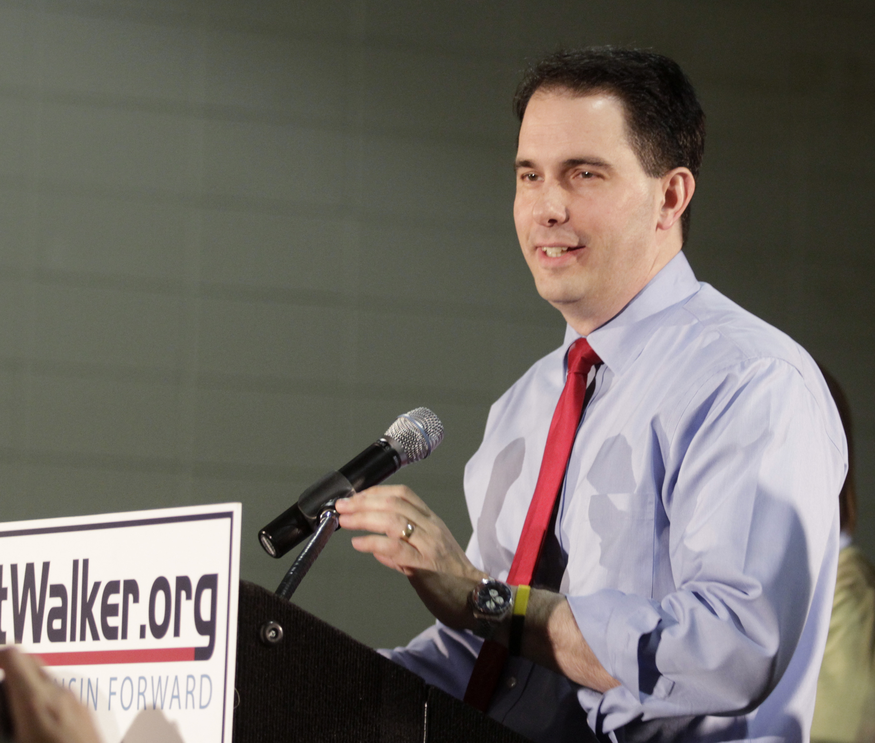 Frun stoppades från att rösta - körde över sin man med Jeep