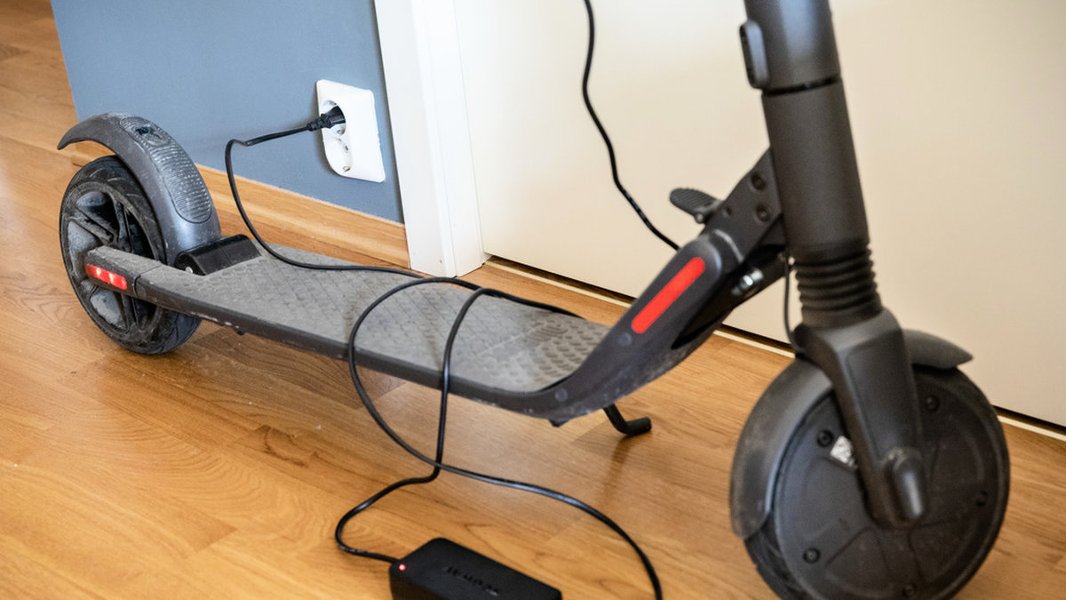Här ska du inte ladda din elsparkcykel – enligt experten