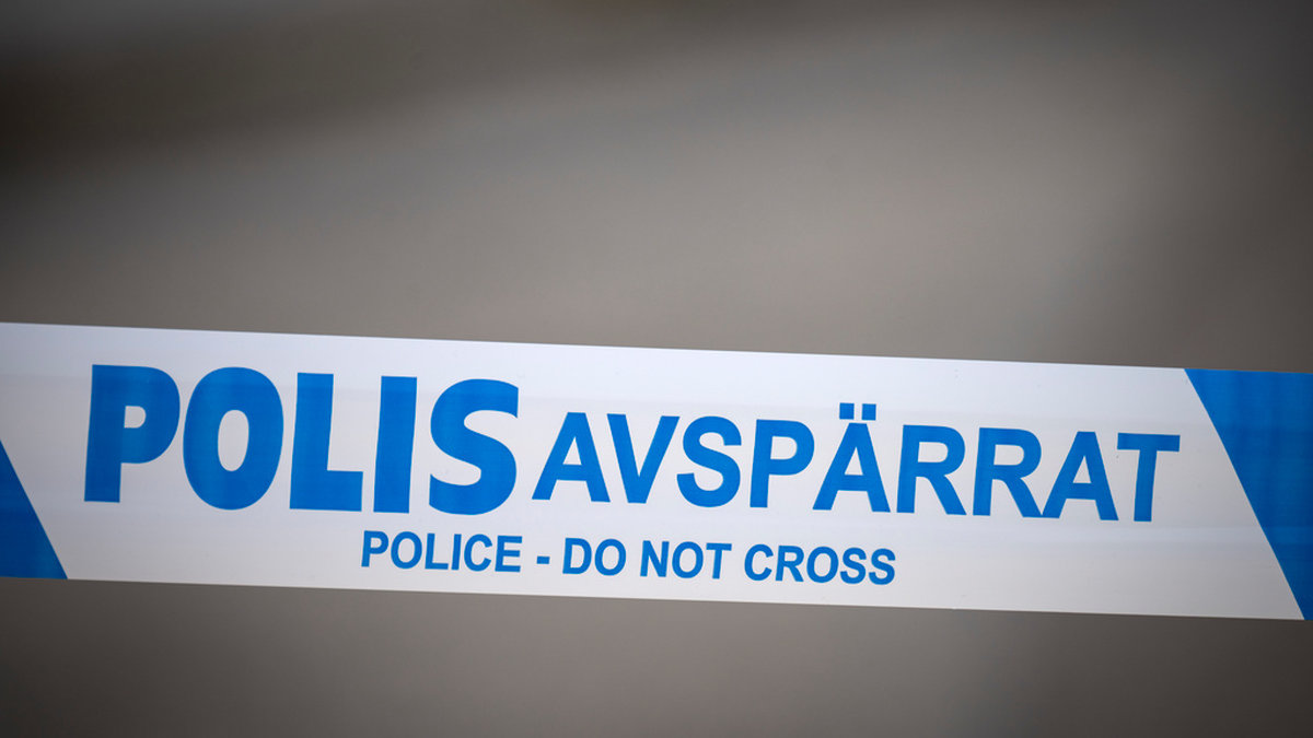 Kropp hittades i utbränd bil – två begärs häktade