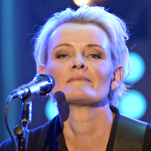 Så ska Eva Dahlgren stoppa Jimmie Åkessons band