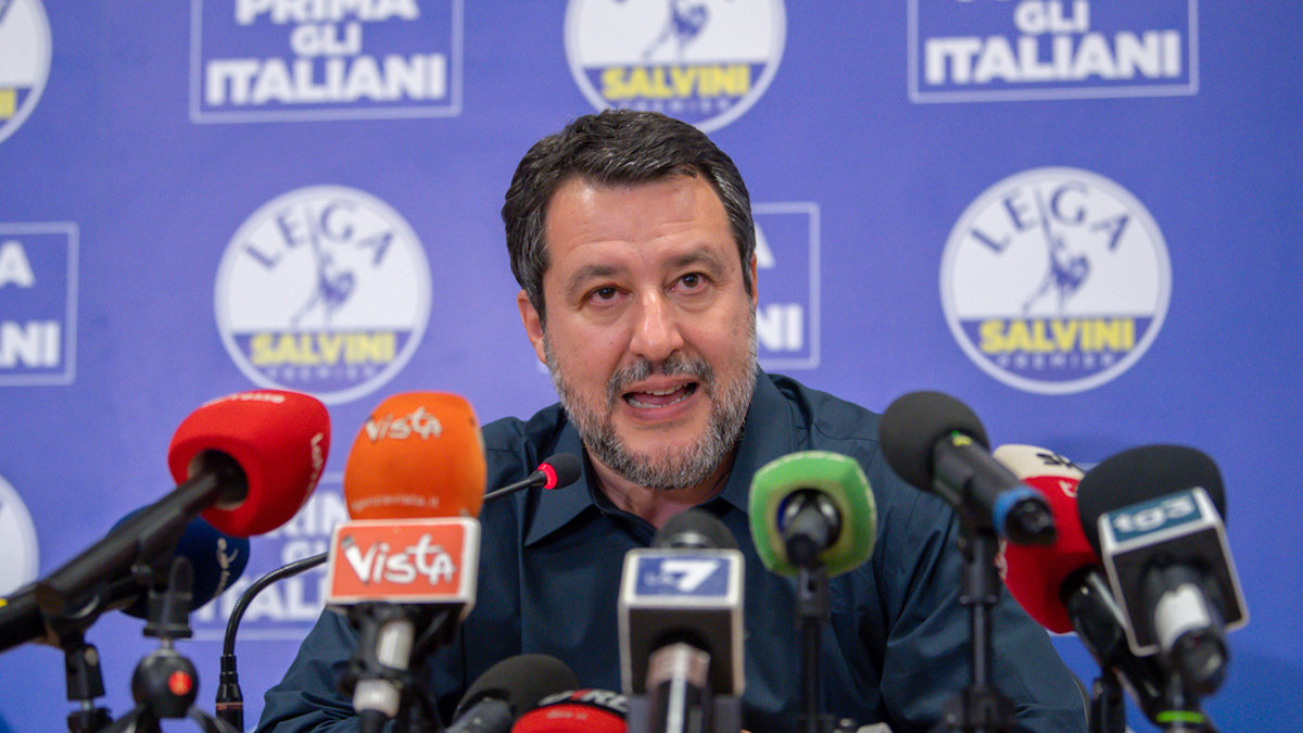 Sex års Fängelse Hotar Italiensk Minister