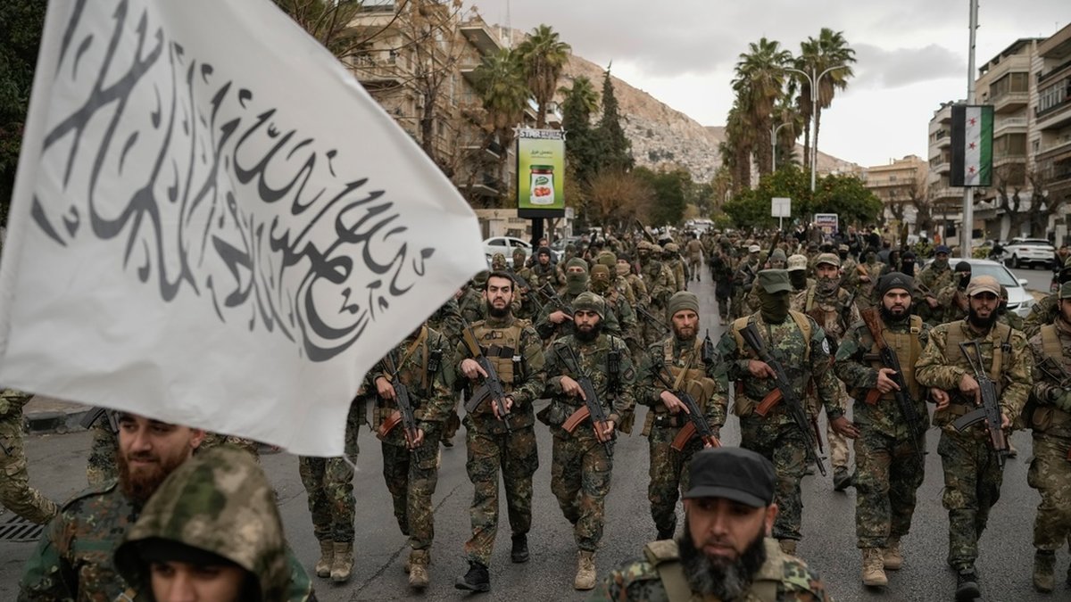 Syriens nya styre jagar Assads män