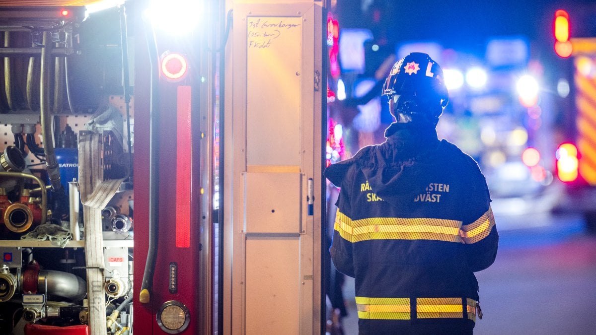 Misstänkt mordbrand i bastu – man gripen efter polisinsats