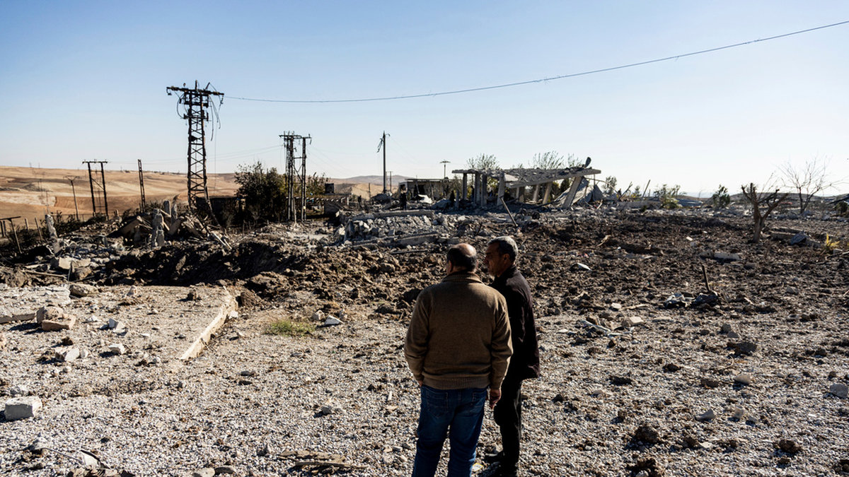 Kurder i skruvstäd – attackeras från flera håll