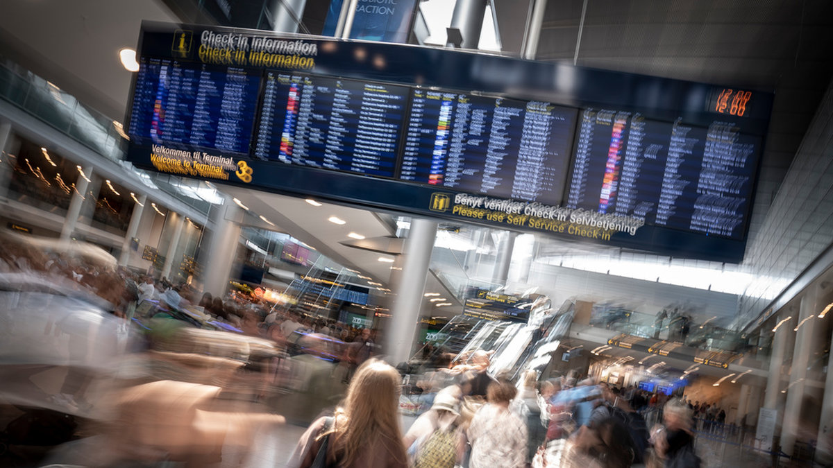 Landslagsledare ber om ursäkt efter bombskämt