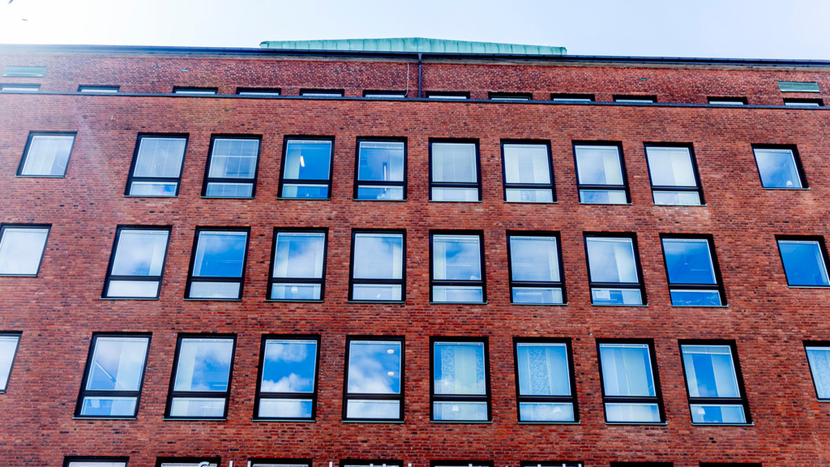 Kvinna ihjälkörd på väg till maken – nu åtalas föraren