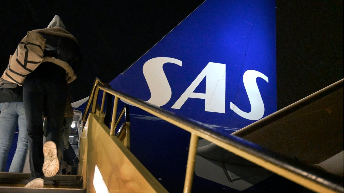 SAS-plan har tvärvänt – okänd lukt ombord