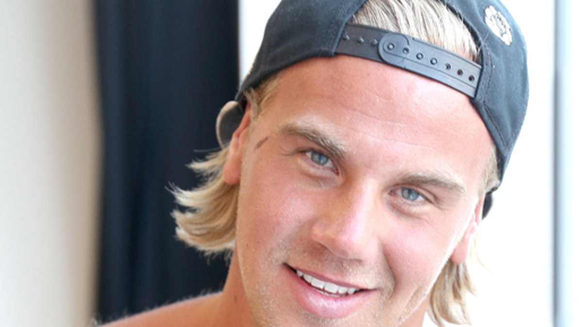 Robin "Mos" Andersson river internet med sin nakna Pokémon-bild