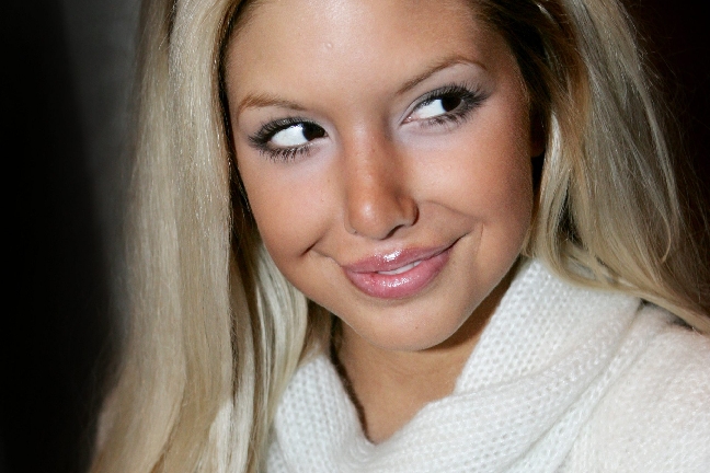 Natacha Peyre fri från sina skulder