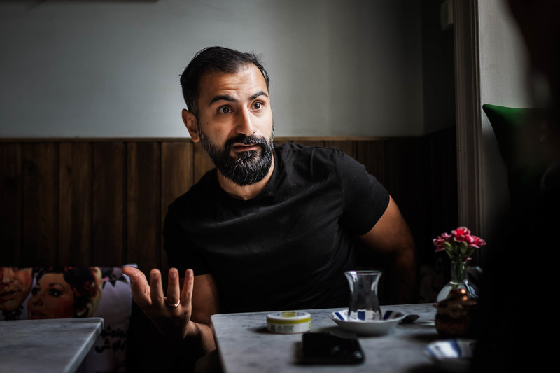 Allt om Hanif Bali: Fru, barn, längd, podd & Moderaterna