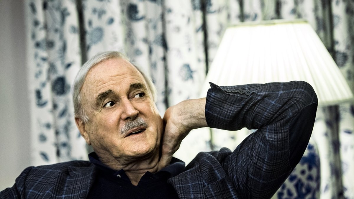 John Cleese till Sverige i vår