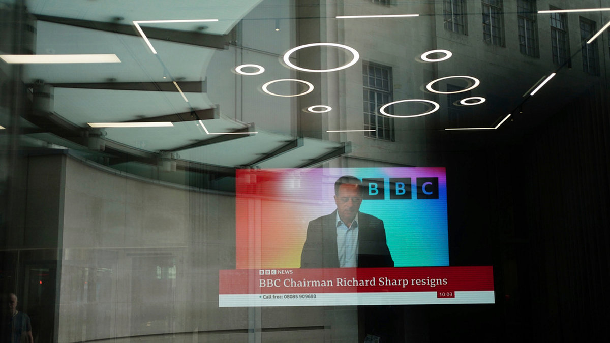 BBC-ordförande väljer att avgå efter rapport