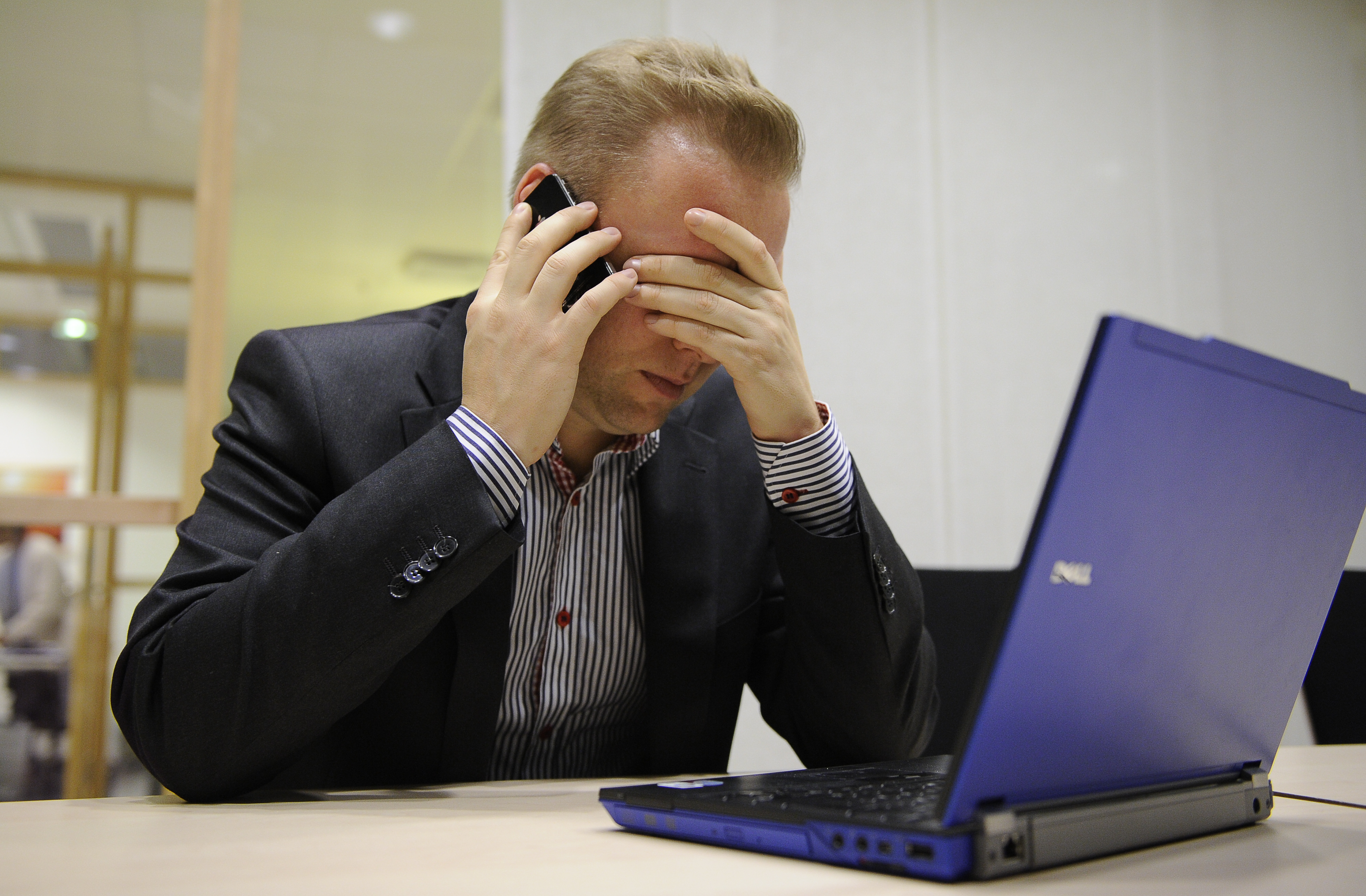 Beroende av internet? Symptomen kan likna de vid drogmissbruk