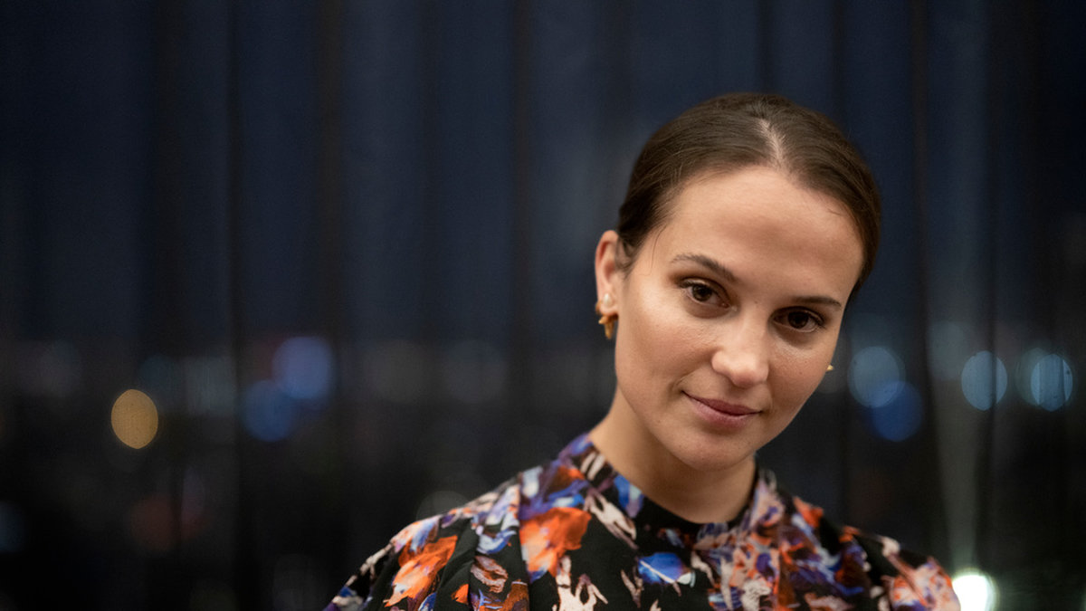 Vikander gör film med Law och De Armas