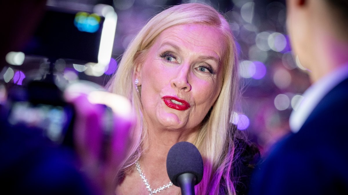 Här stormar Gunilla Persson ut från studion: "Fasansfullt"