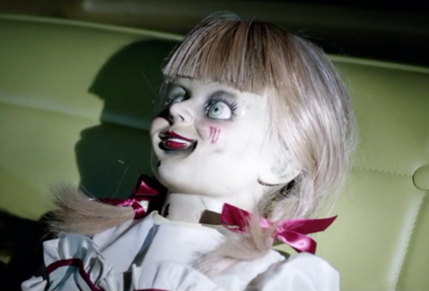 Se den nya sjukt läskiga trailern till "Annabelle Comes Home"