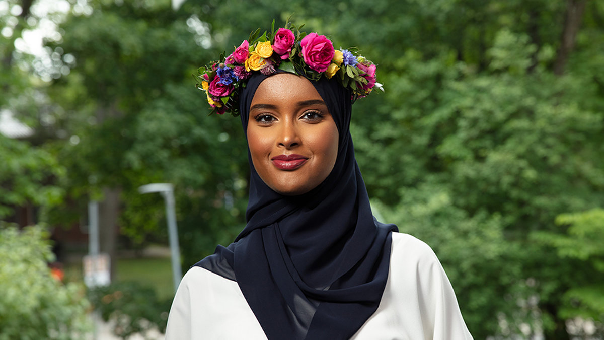 Suad Ali sommarpratar: "Tårarna bränner bakom mina ögonlock"