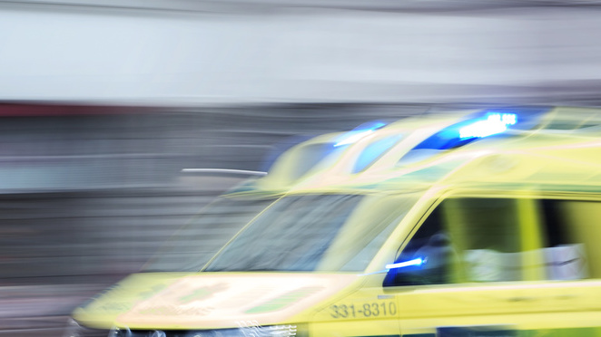 Balkong Rasade Tre Personer Till Sjukhus