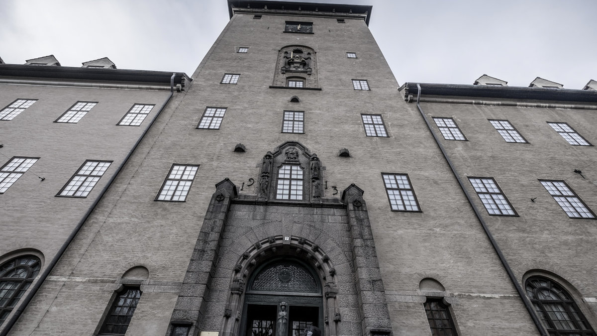 Skrev horunge i mejl till domare – får böta 3 000 kronor