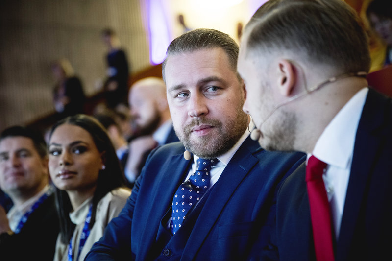 Mattias Karlsson (SD): Flickvännen, lönen och utbildningen