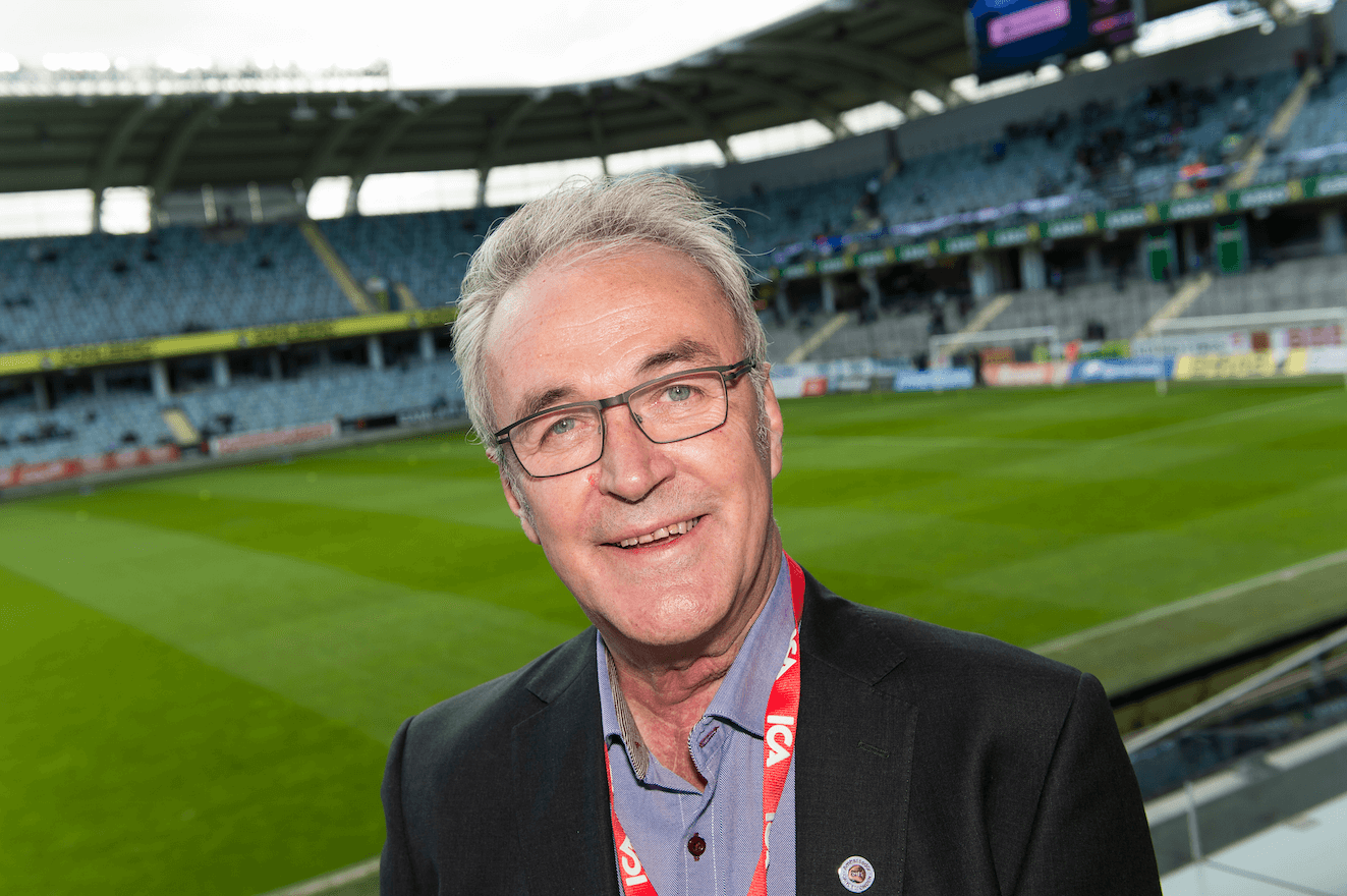 Fotbollslegendaren: "Kondomer till alla nyanlända! Bevara Sverige svenskt"