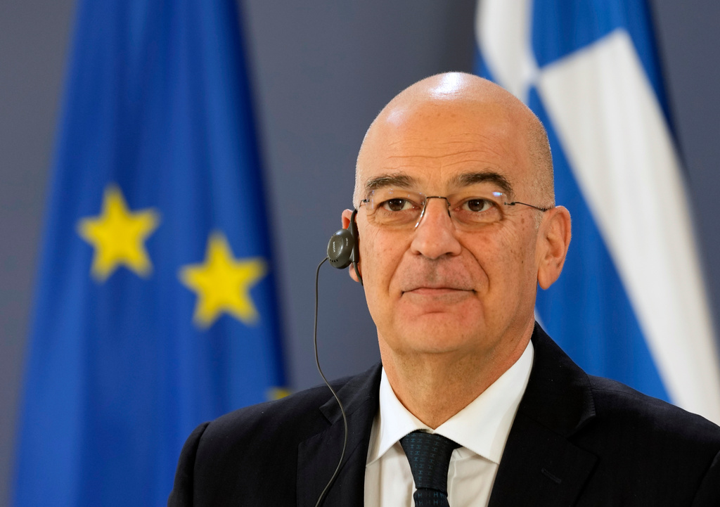 Grekisk minister besöker skalvområde