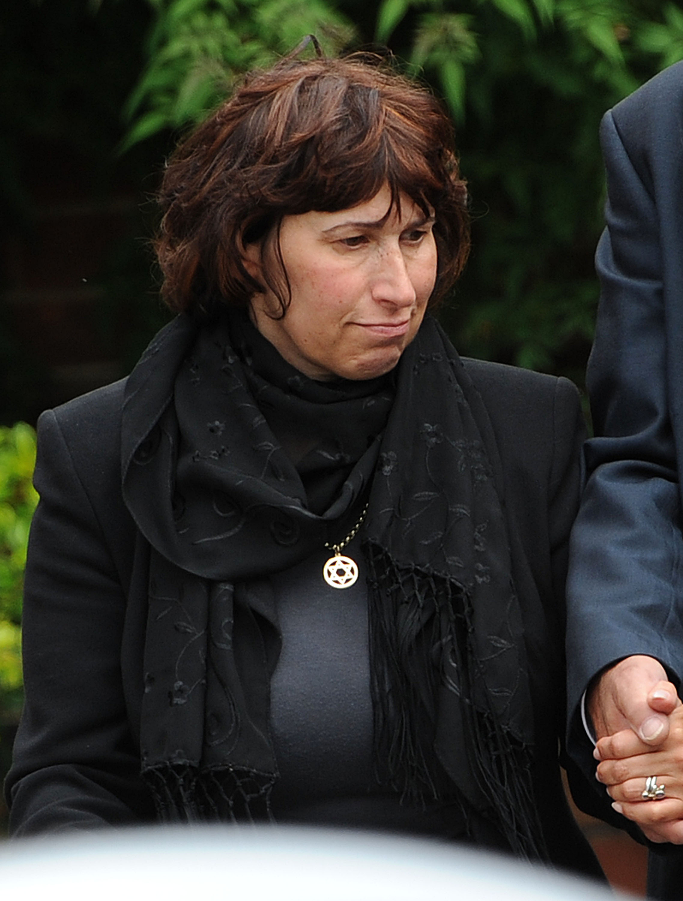 Här tar familjen farväl av stjärnan: "Sov gott, Amy"