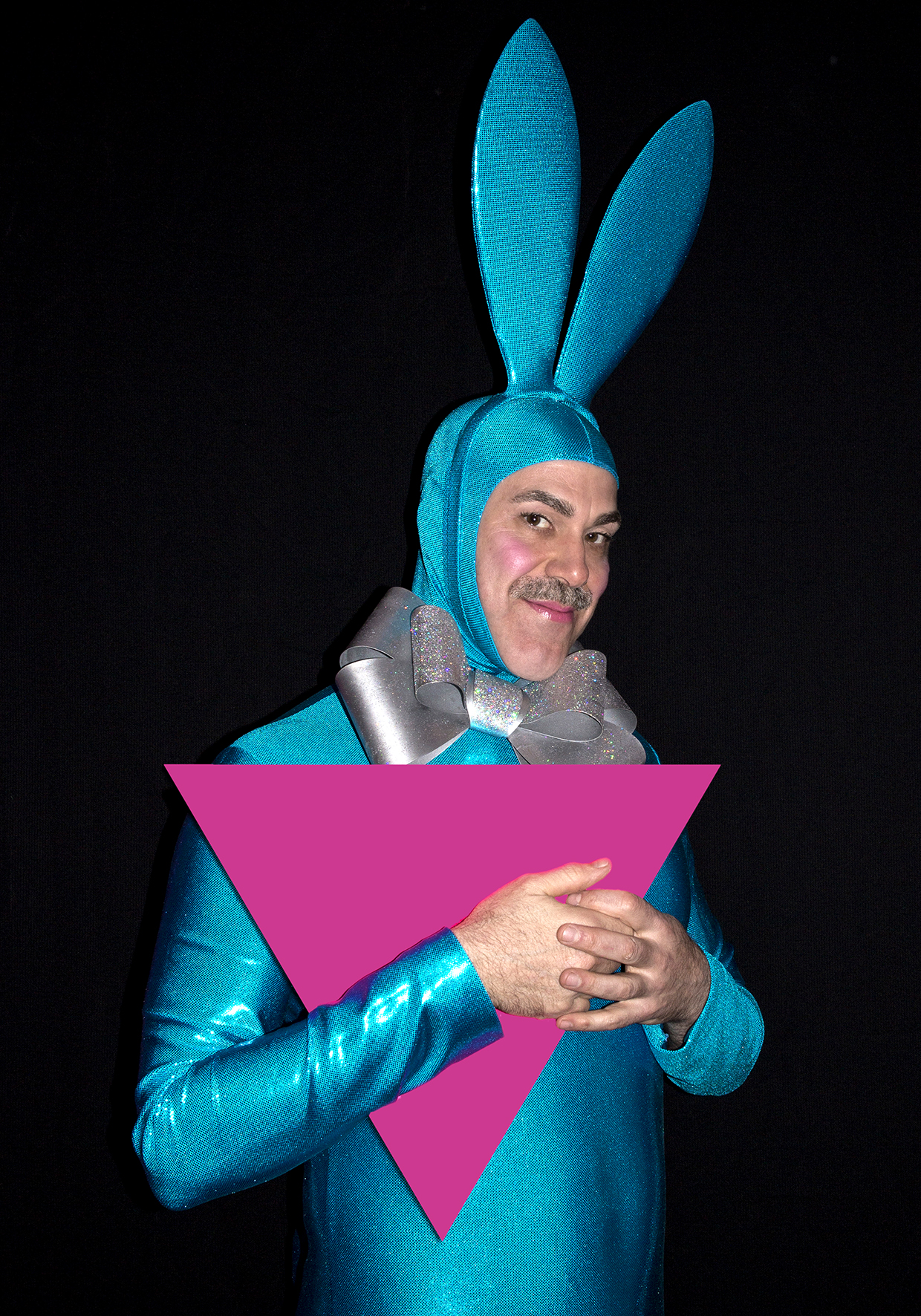 Det är dags att vi pratar om den stora rosa triangeln i rummet