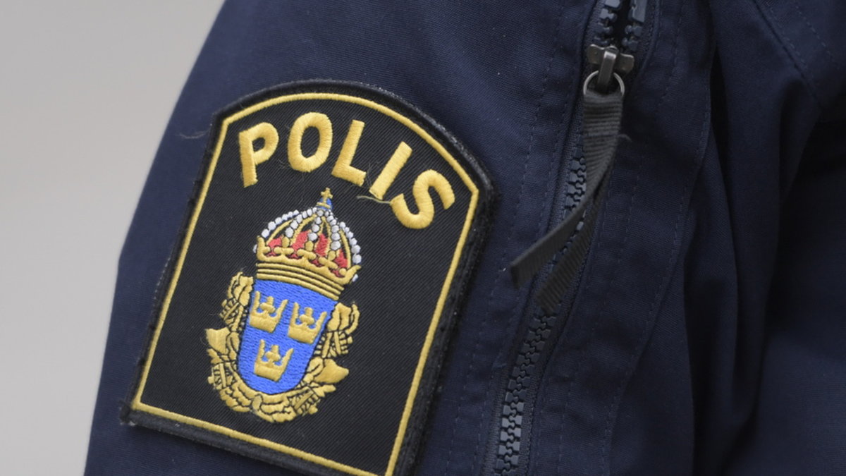 Polis slog liggande supporter med batong – anmäler sig själva efter ...